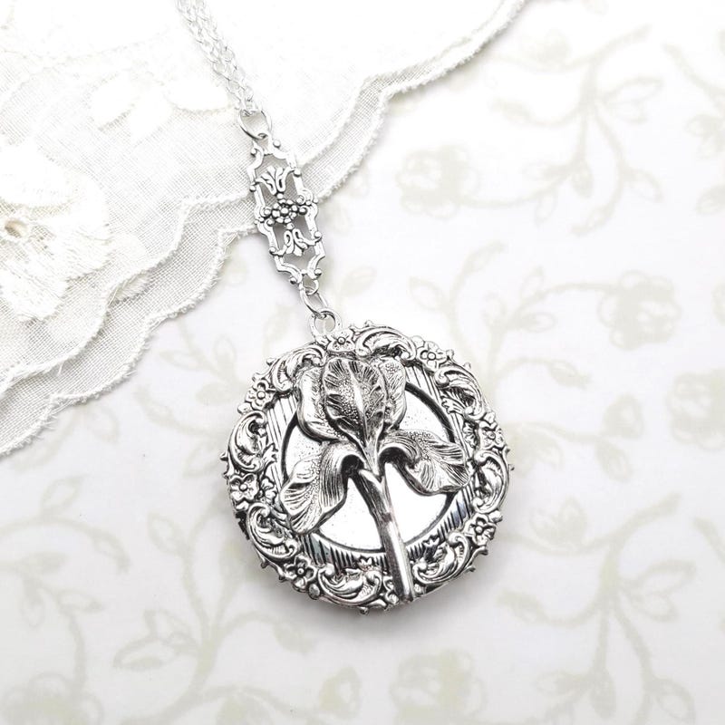 Secret Garden Locket - Etsy