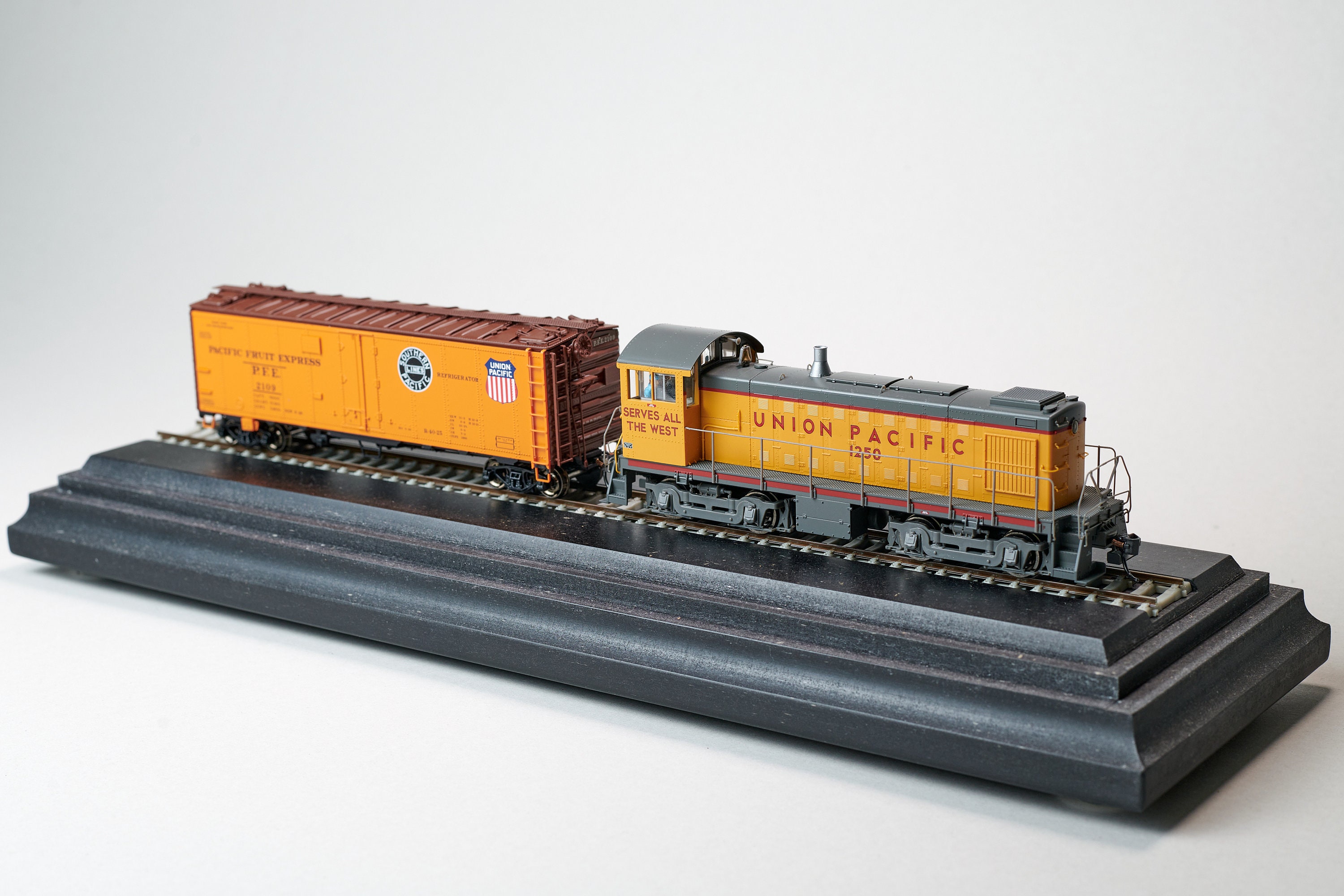 HO Scale Model Train Display - Etsy