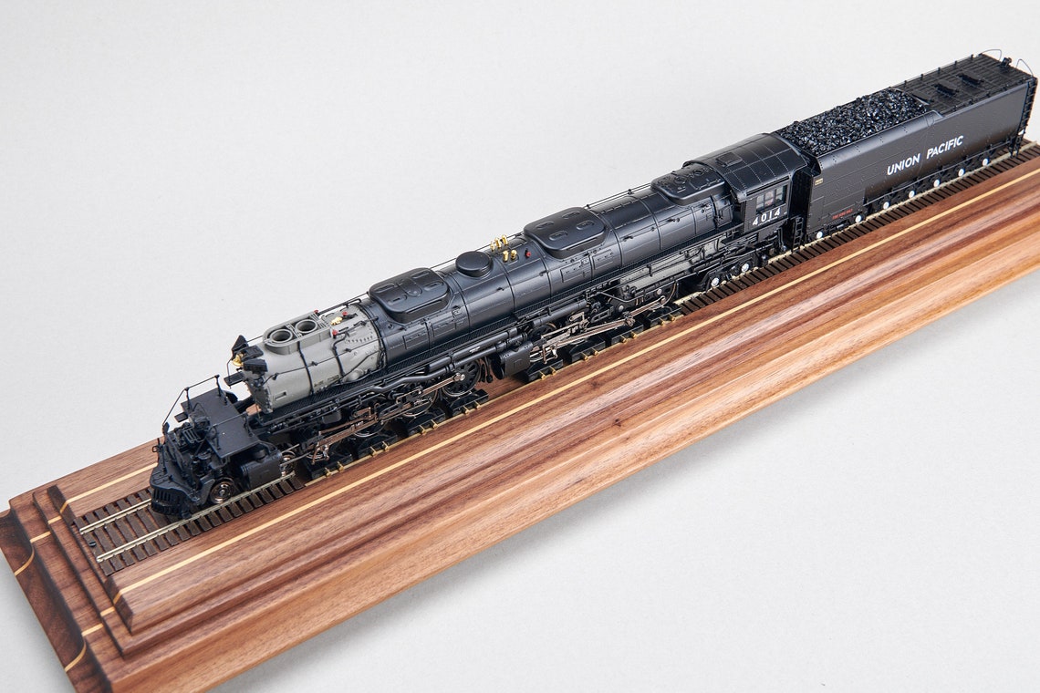 Working DC/DCC HO Scale Display for American Locomotives - Etsy