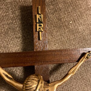 INRI Crucifix Portrayal of Jesus Christ on the Cross, Hanging Crucifix ...