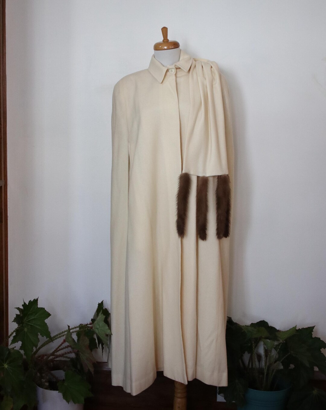 Cape W Mink Scarf by C'est Simone - Cream Colored Wool With 8 Mink ...