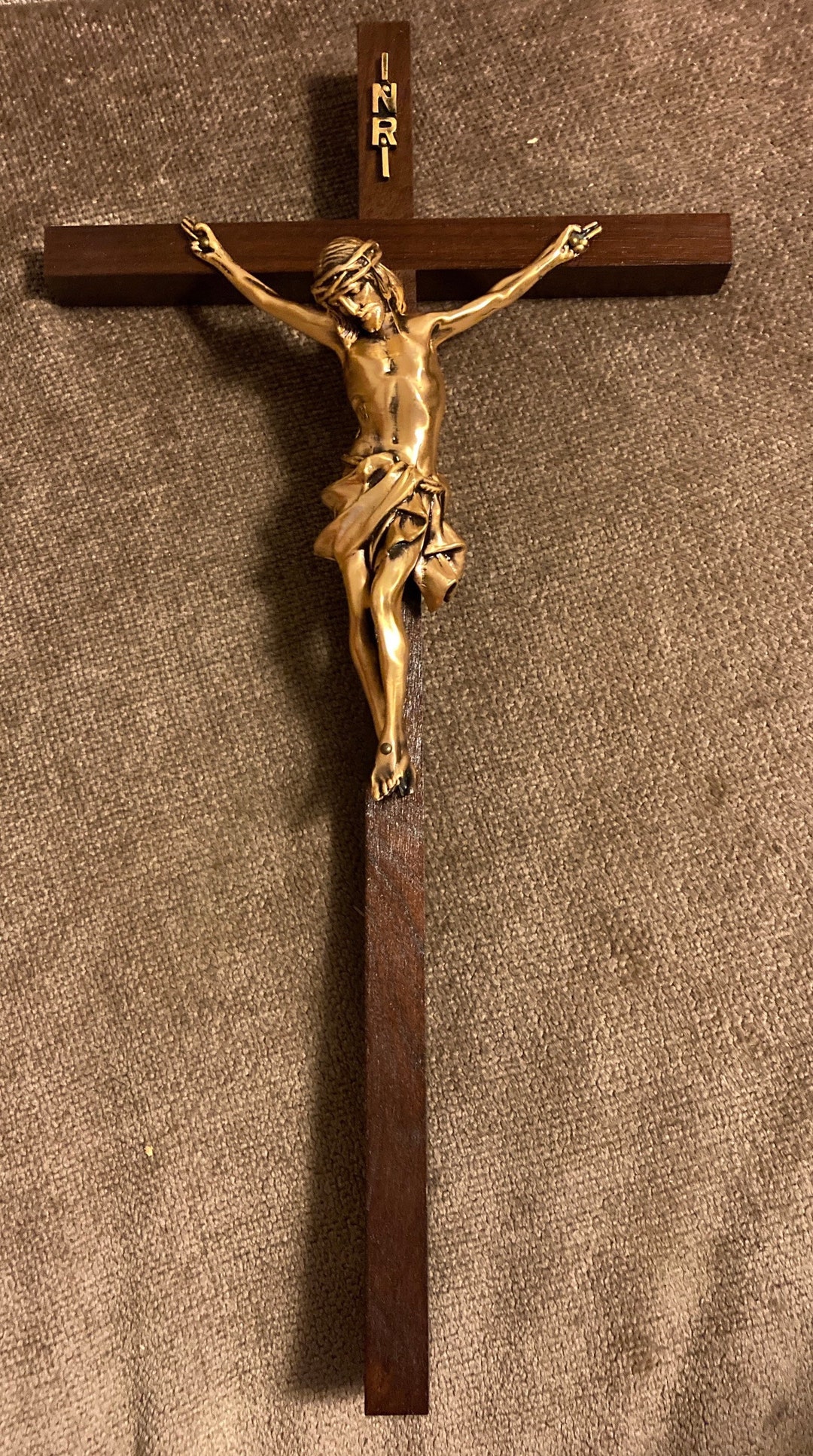 INRI Crucifix Portrayal of Jesus Christ on the Cross, Hanging Crucifix ...