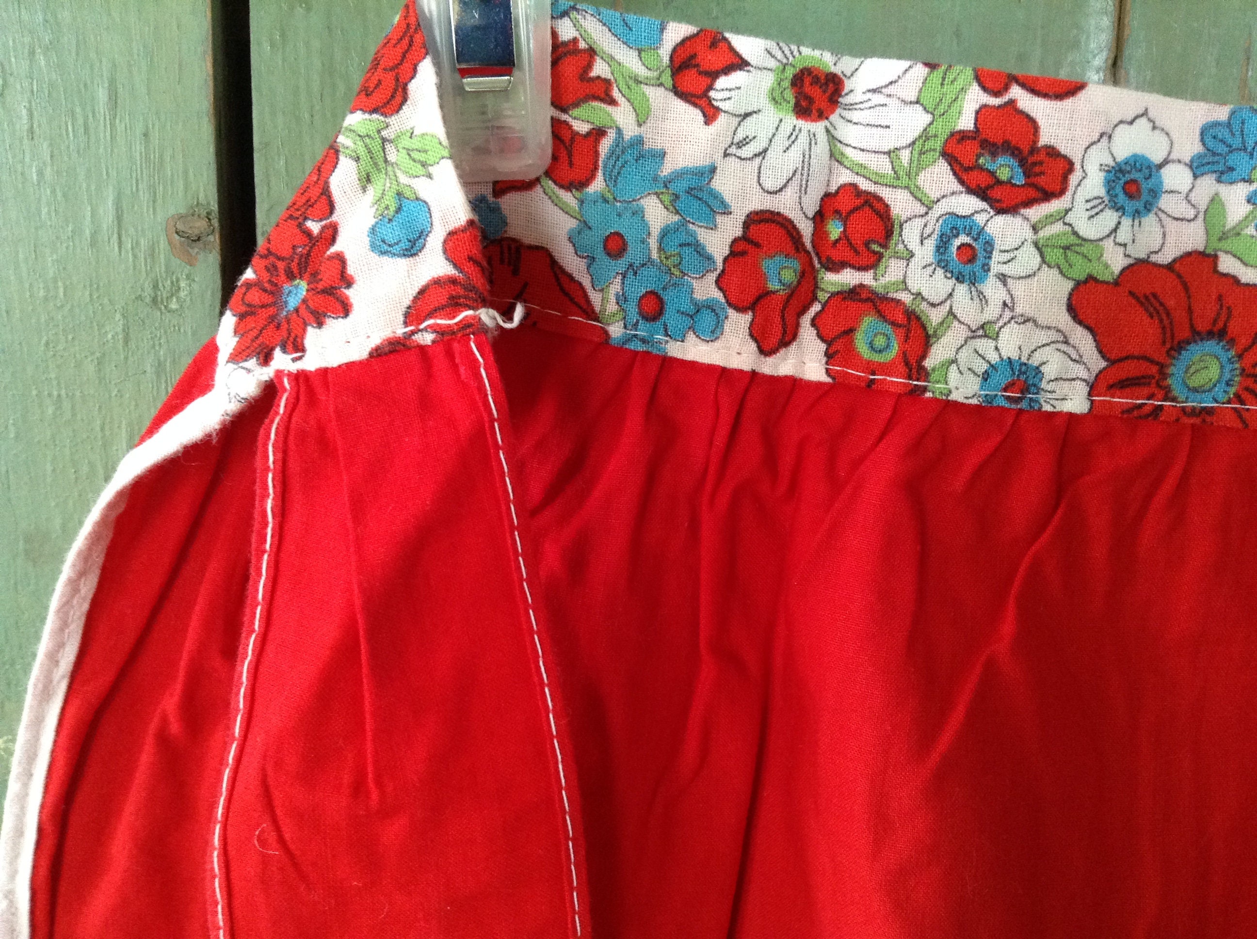 Vintage Red Half Apron Red and Blue Floral 3 Pockets Grandma's Apron ...