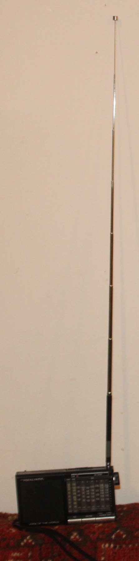 Great Realistic DX-342 Voice of the World 9-band AM/FM Radio- Pocket ...