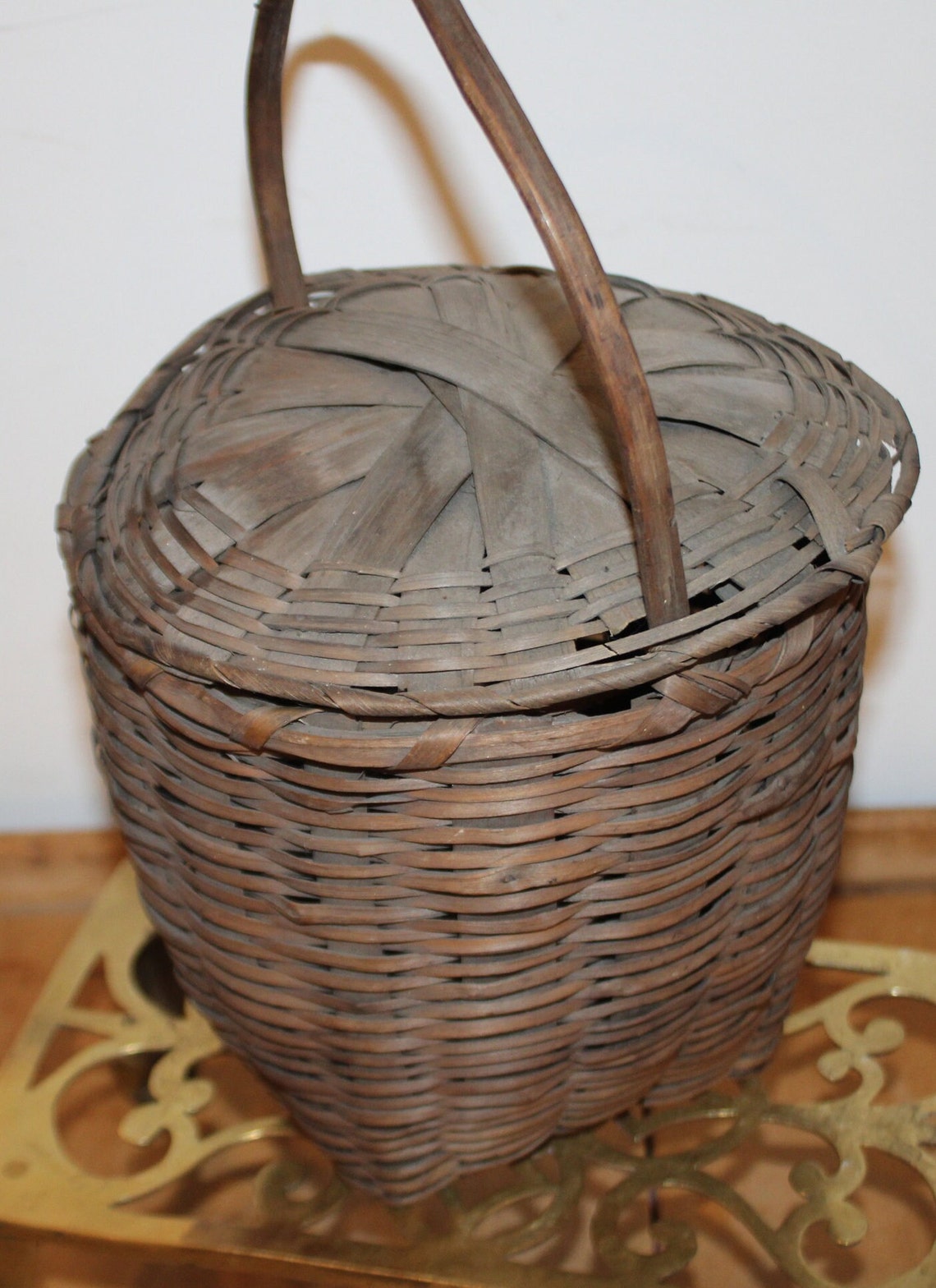 Wonderful Antique Ash Splint Basket With Lid and Hand Carved Notched ...