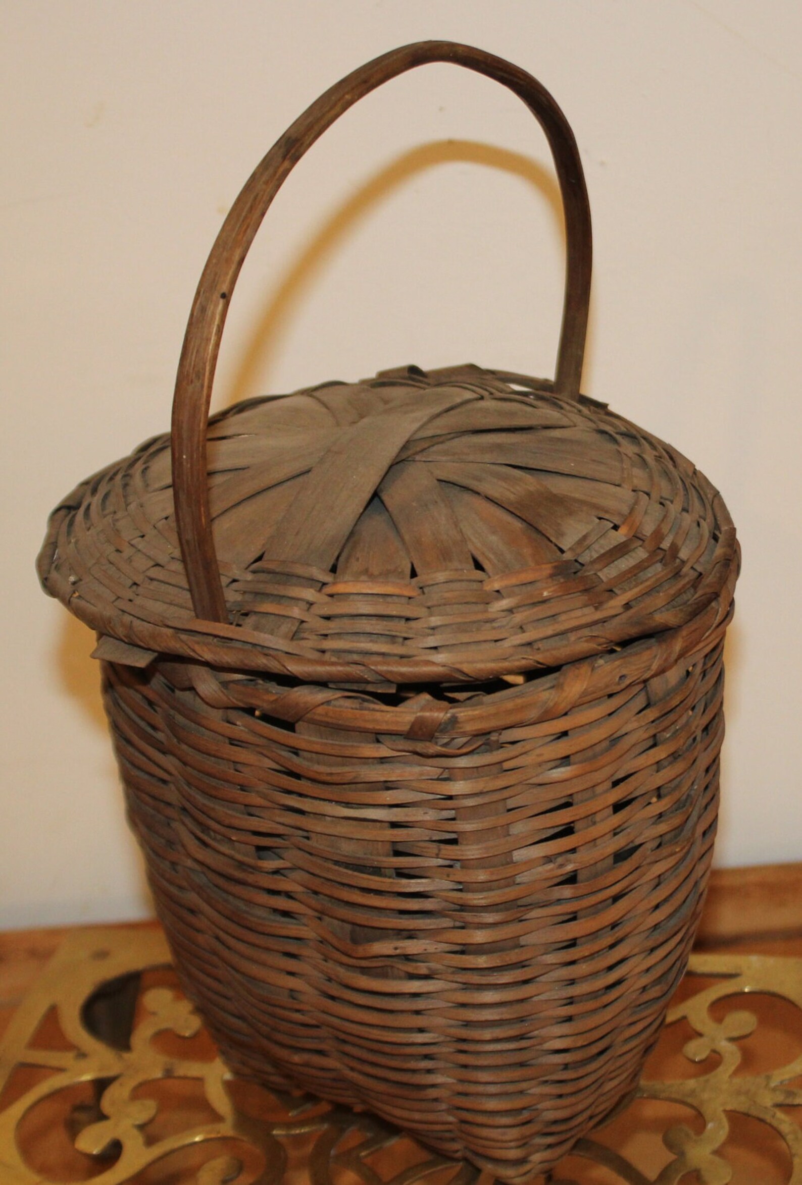 Wonderful Antique Ash Splint Basket With Lid and Hand Carved Notched ...