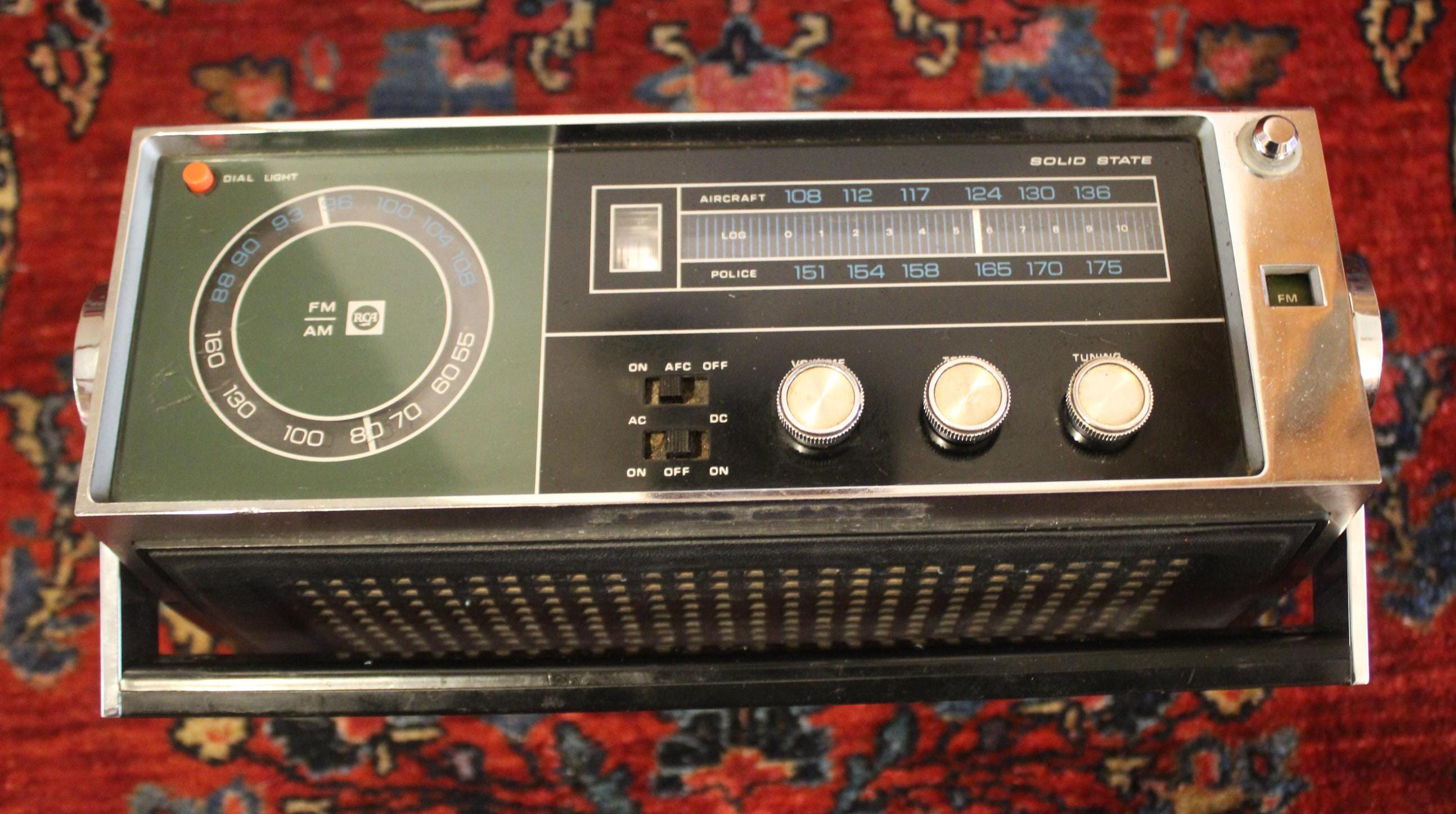 Very Cool Retro Midcentury RCA Solid State Radio With Am/fm/afc/police ...