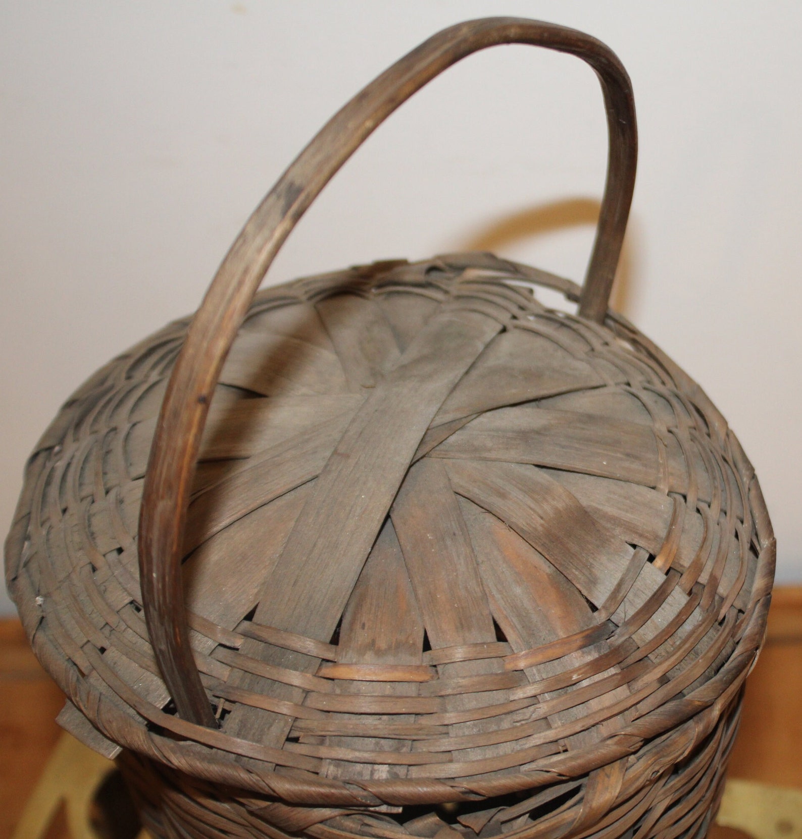 Wonderful Antique Ash Splint Basket With Lid and Hand Carved Notched ...