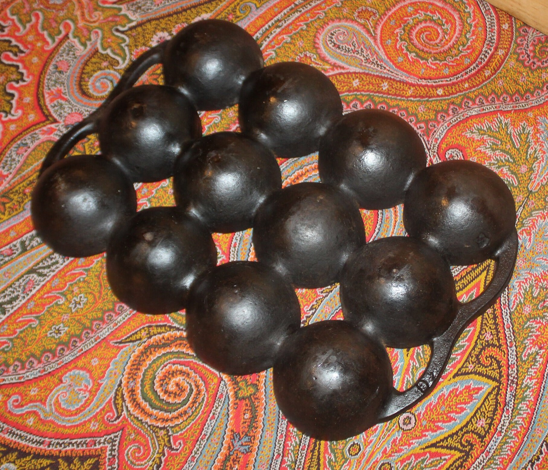 Wonderful R & E Mfg. Company Cast Iron Muffin Gem Pan From the 19th ...