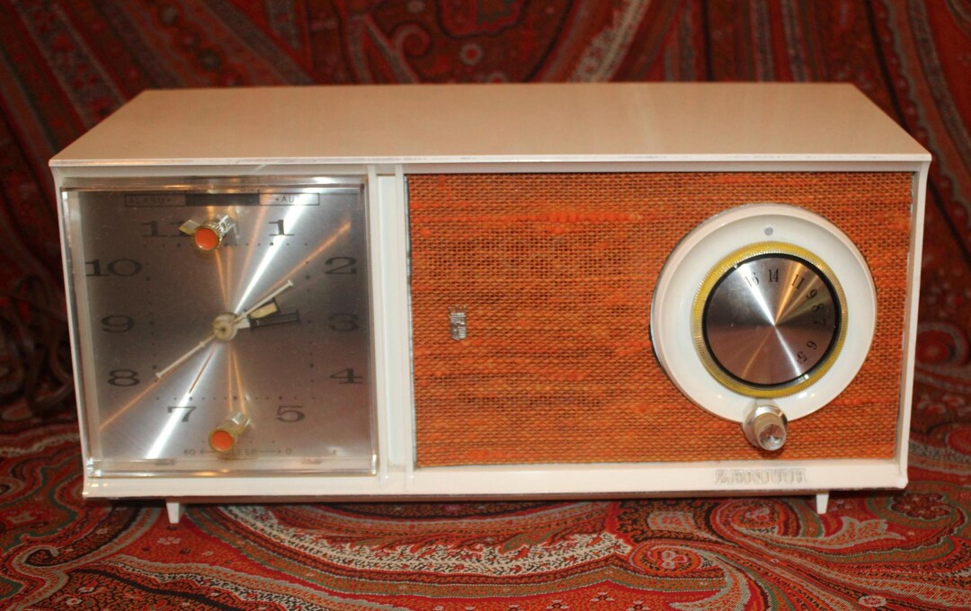 Mid Century Zenith Tube Clock Radio: Model T315W, Alarm Clock - Etsy