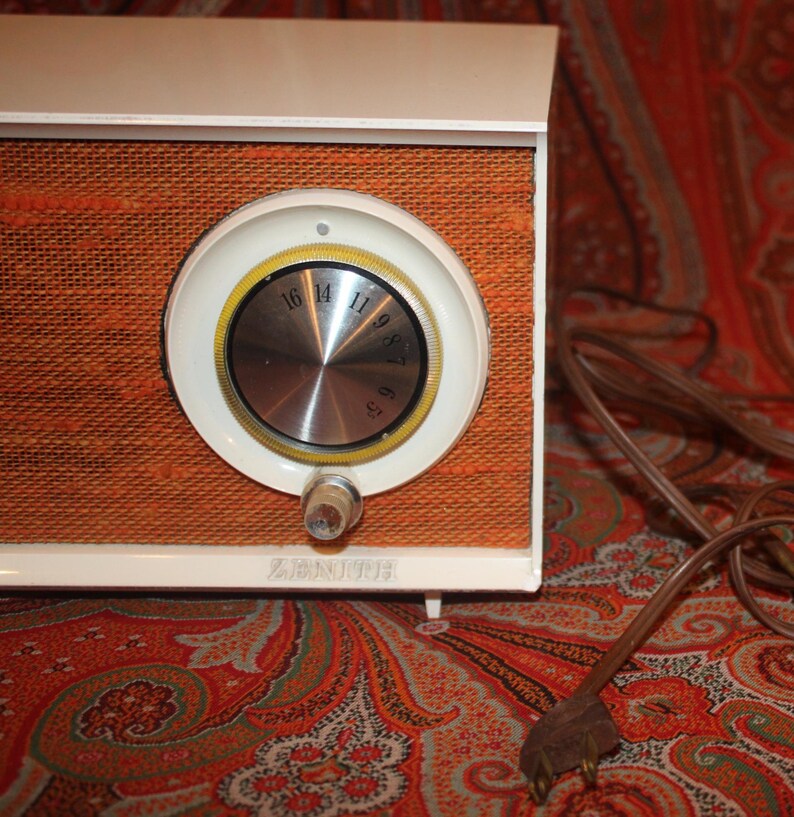 Mid Century Zenith Tube Clock Radio: Model T315W, Alarm Clock - Etsy