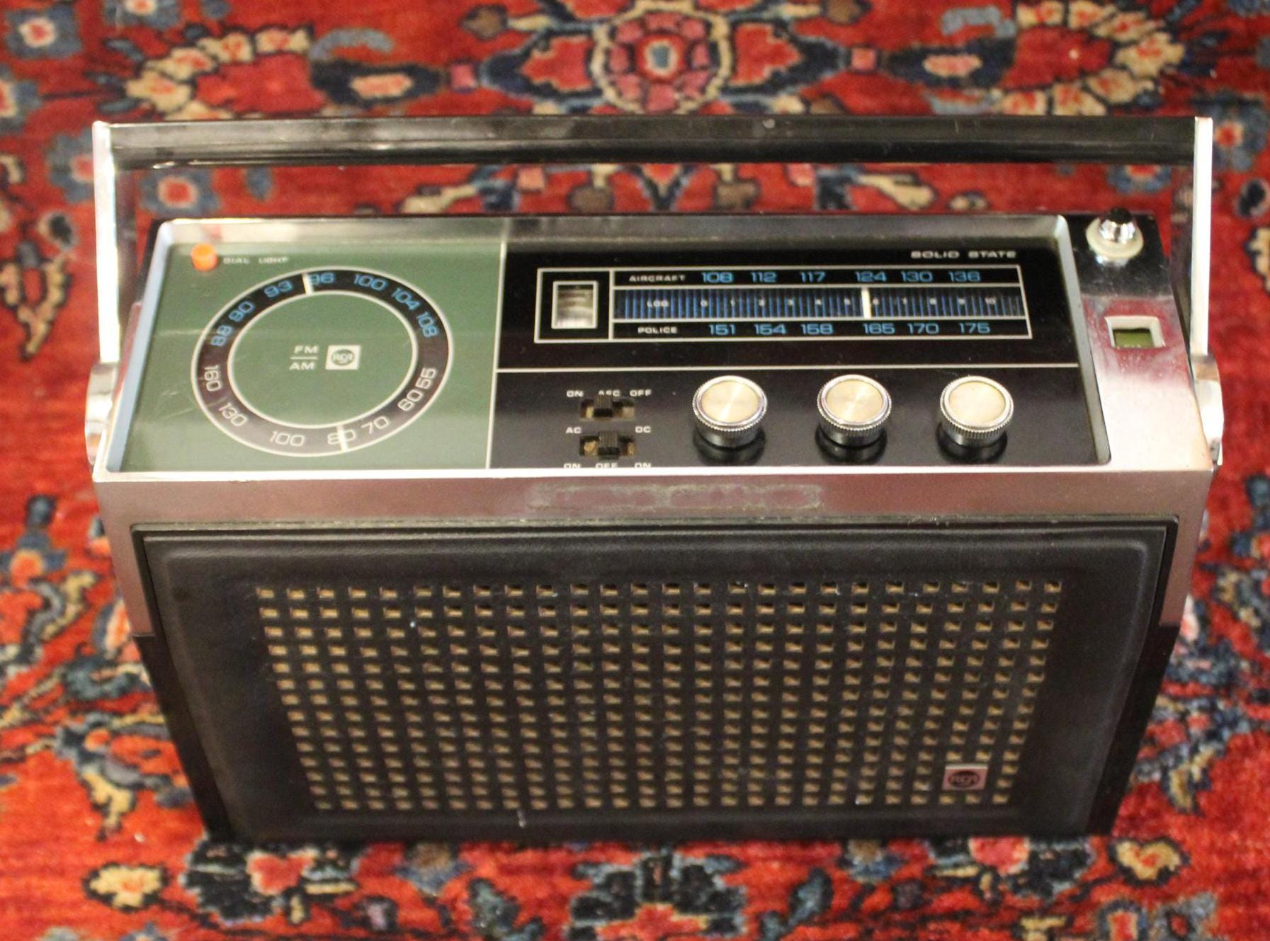 Very Cool Retro Midcentury RCA Solid State Radio With Am/fm/afc/police ...
