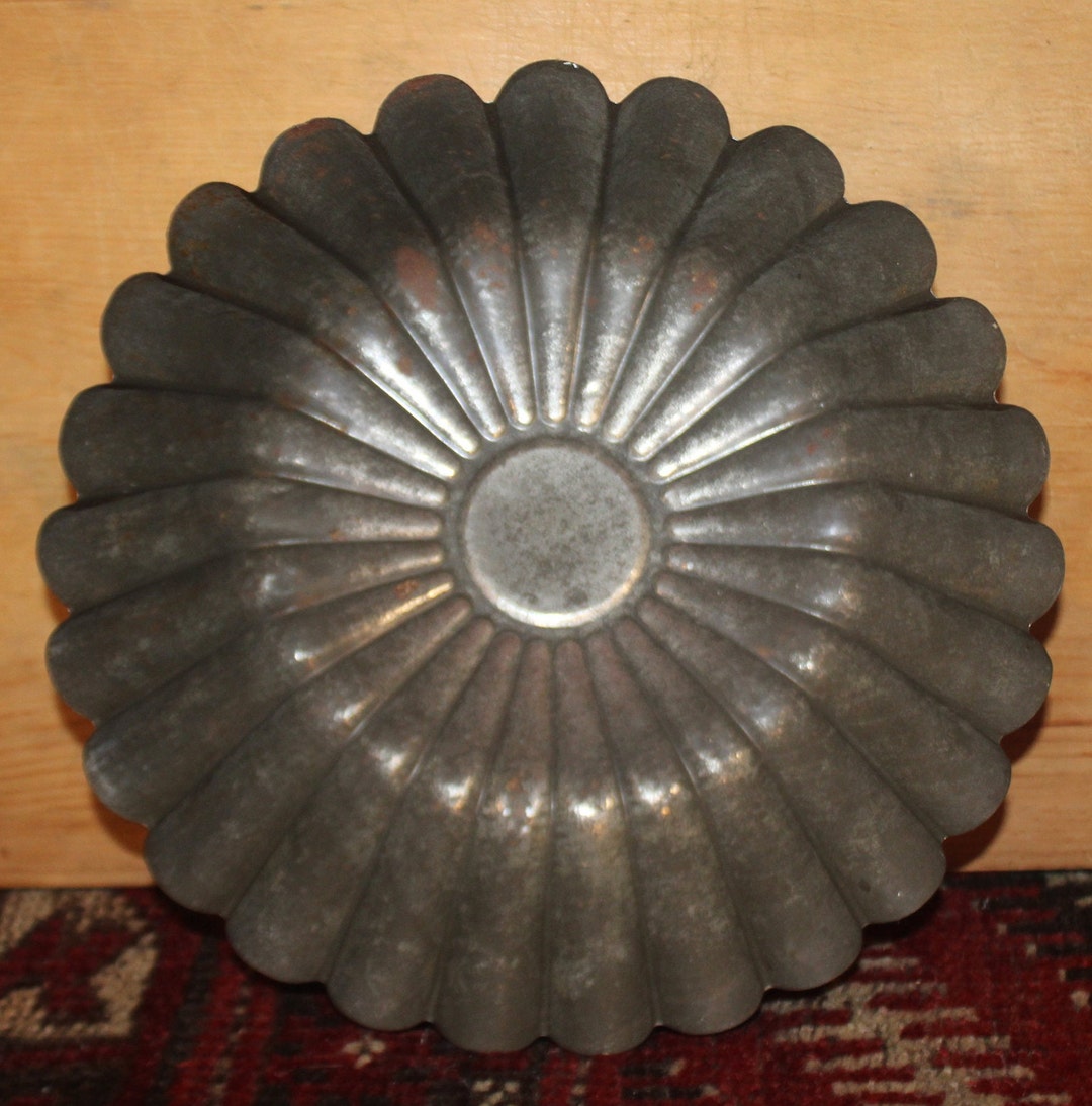 Great 19th Century Antique Fluted Tin Cake Pan - Etsy
