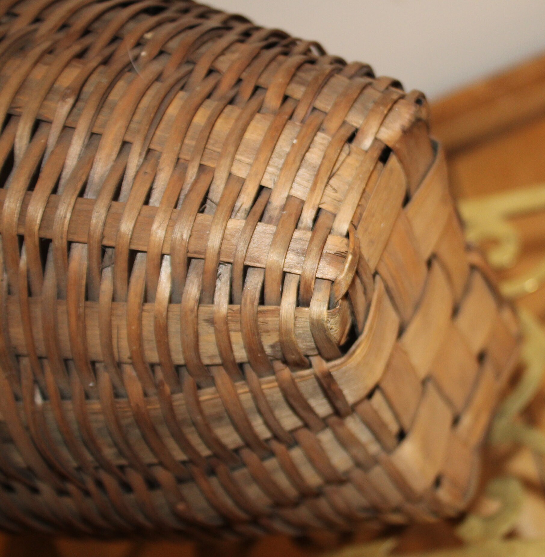 Wonderful Antique Ash Splint Basket With Lid and Hand Carved Notched ...