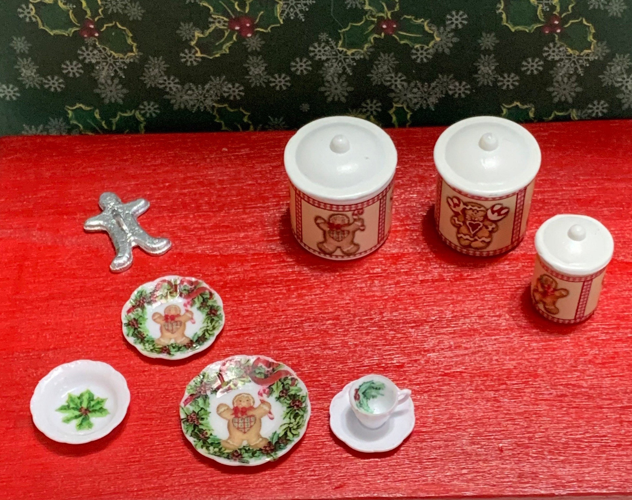 Choice of Gingerbread Man Place Setting or 4 Piece Canister - Etsy
