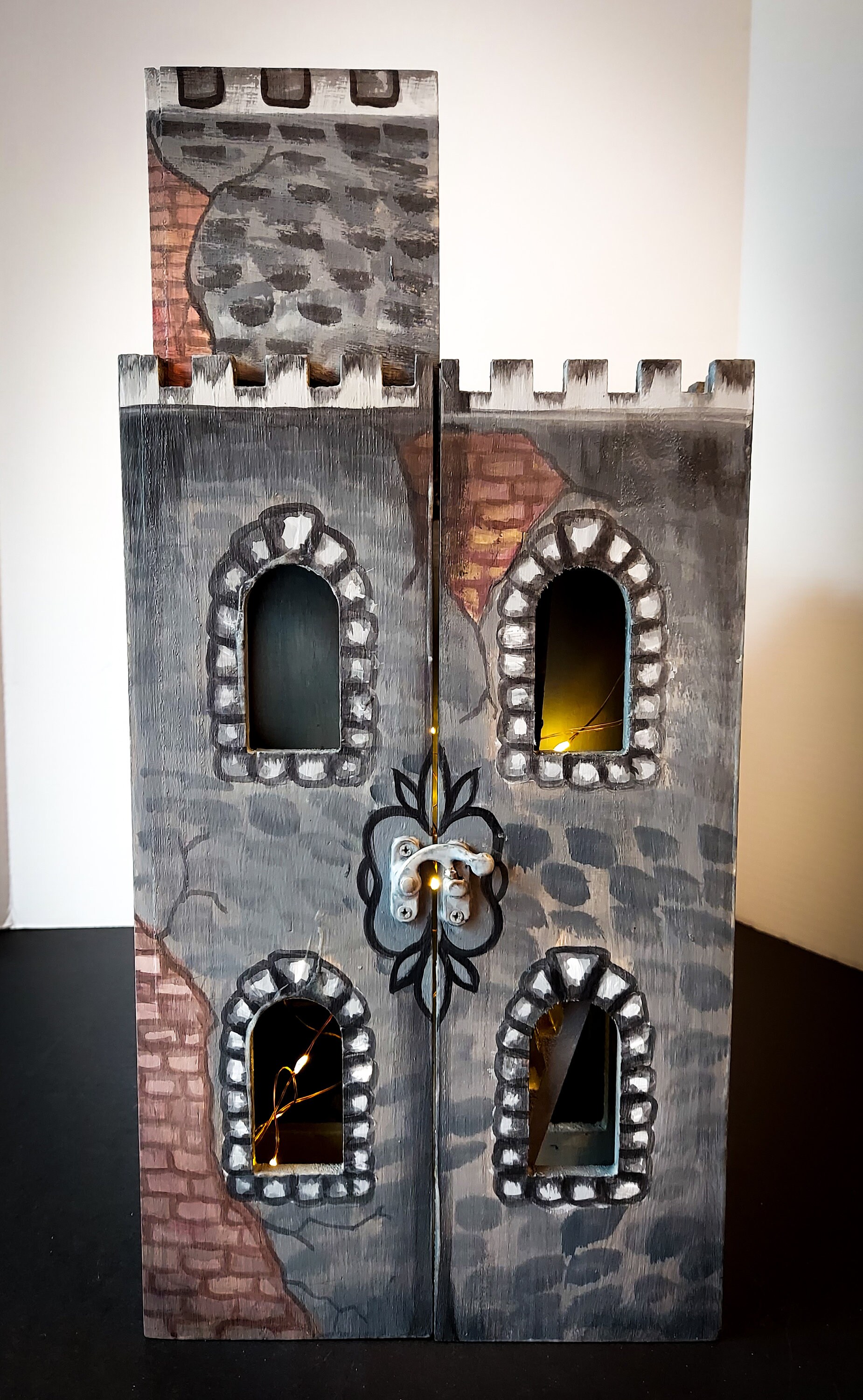 Dolls & Miniatures Hand-painted Foldable Medieval Castle Dollhouse ...