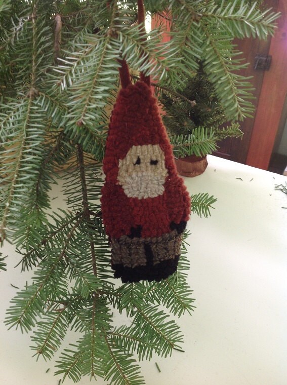 Primitive hooked Nisse Elf Ornament O100