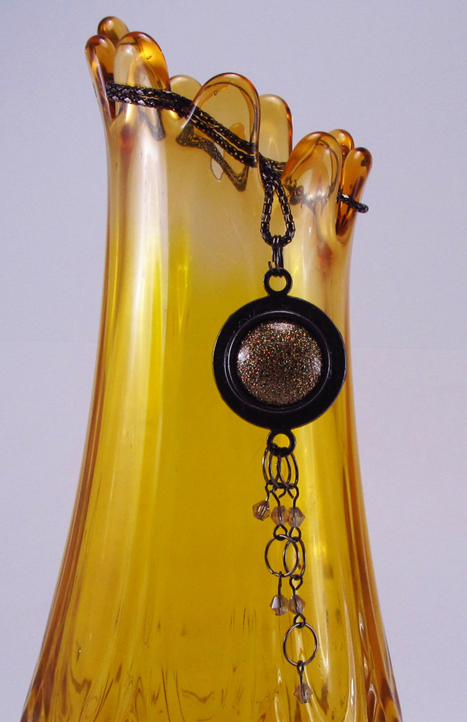 Dangle Pendant, Gold Glitter Resin Round, Gunblack Metals, Champaign ...