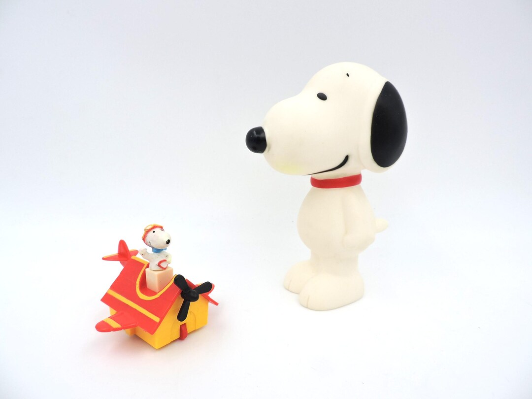 Vintage Peanuts SNOOPY Push & Pull Back Action Toy Car Flying Ace Pilot ...
