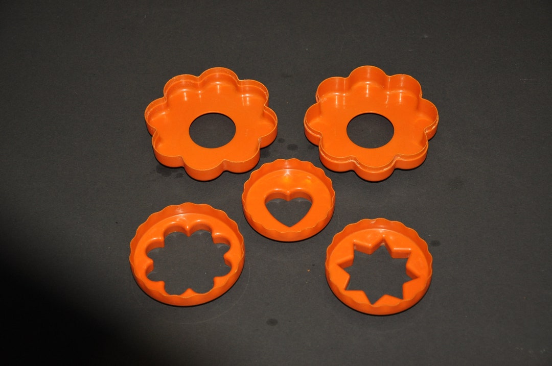5 Vintage Tupperware Nesting Cookie Biscuit Cutter Set 5 Orange Heart ...