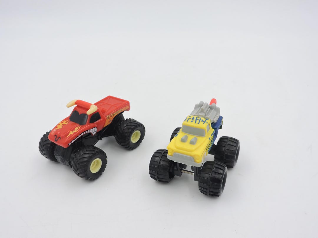 2 X Hot Wheels Monster Trucks - Attack Pack Slaughter Jaws + Monster ...
