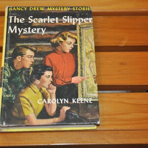Nancy Drew - 25 Chapters : the Clue in the Scarlet Slipper Mystery #32 ...