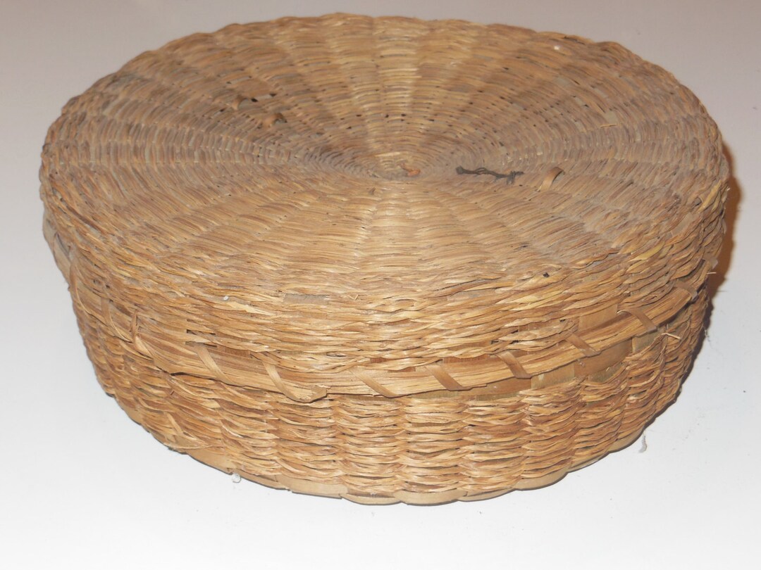 Vintage Decorative Woven Wicker Basket With Lid Keepsake Storage ...