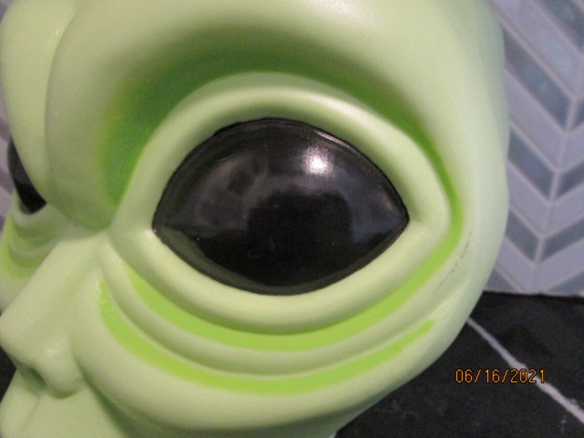 GREEN ALIEN HEAD Lollipop Advertising Display Rare Find - Etsy