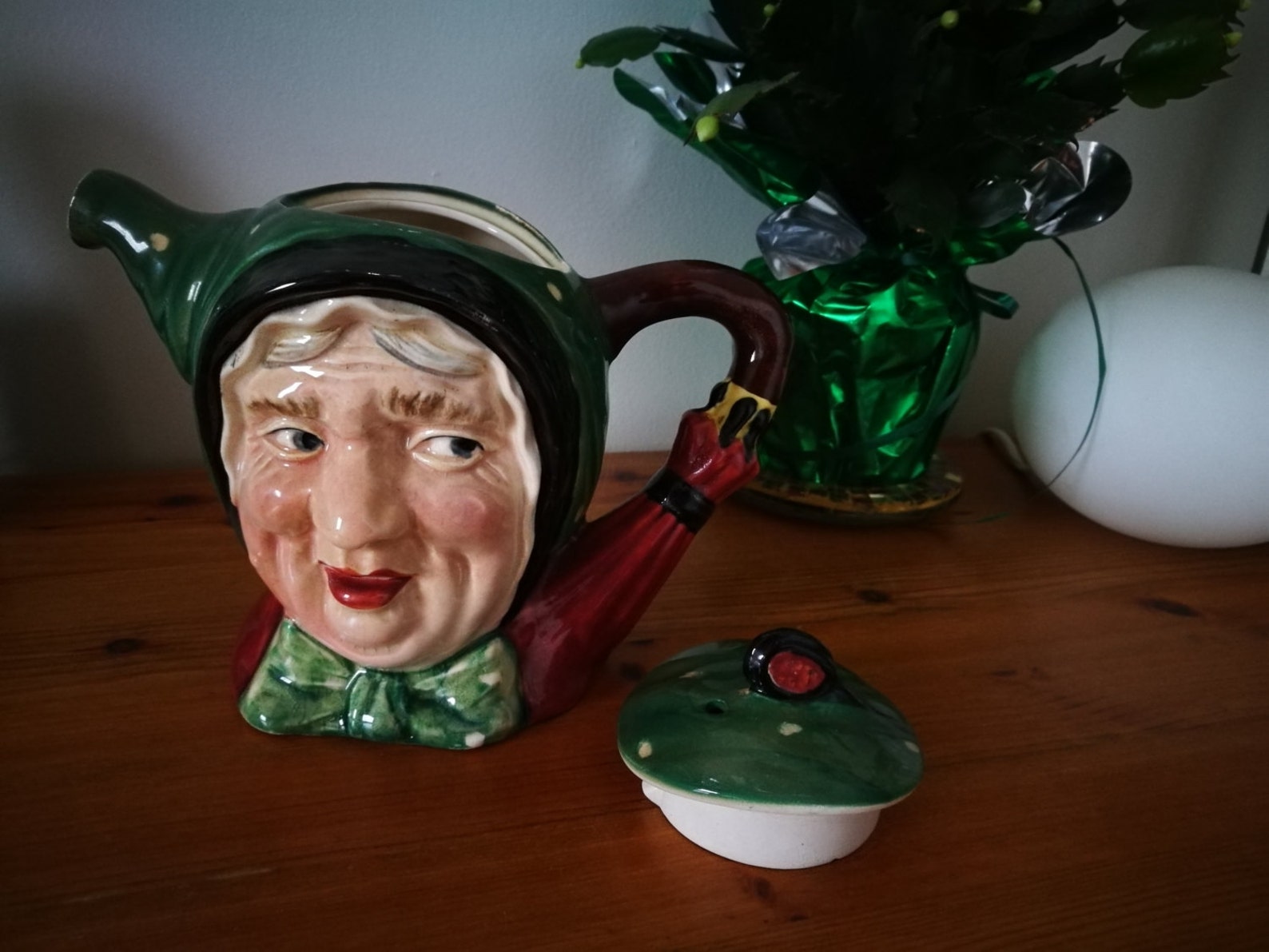 Beswick Charles Dickins Character Teapot, Beswick Sairey (sarah) Gamp ...