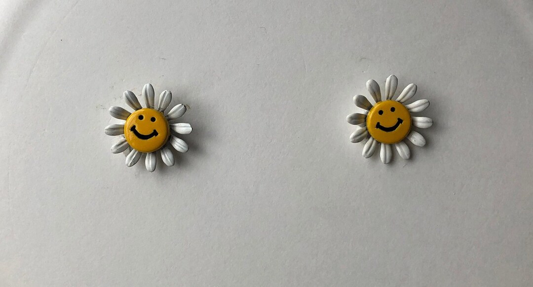Super Happy Daisy Smiley Face Clip Earrings - Etsy