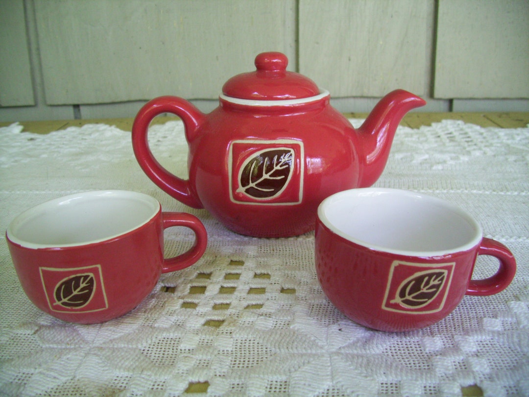 Vintage Small/ Childs Red Porcelain Teapot With Two Cups, Tiny Teapot ...