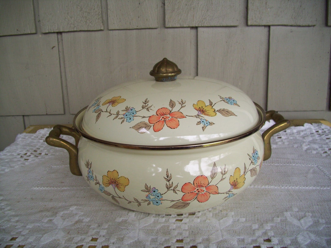 Vintage Large Enameled Saltera Floral Covered Sauce Pan, Made in Taiwan ...