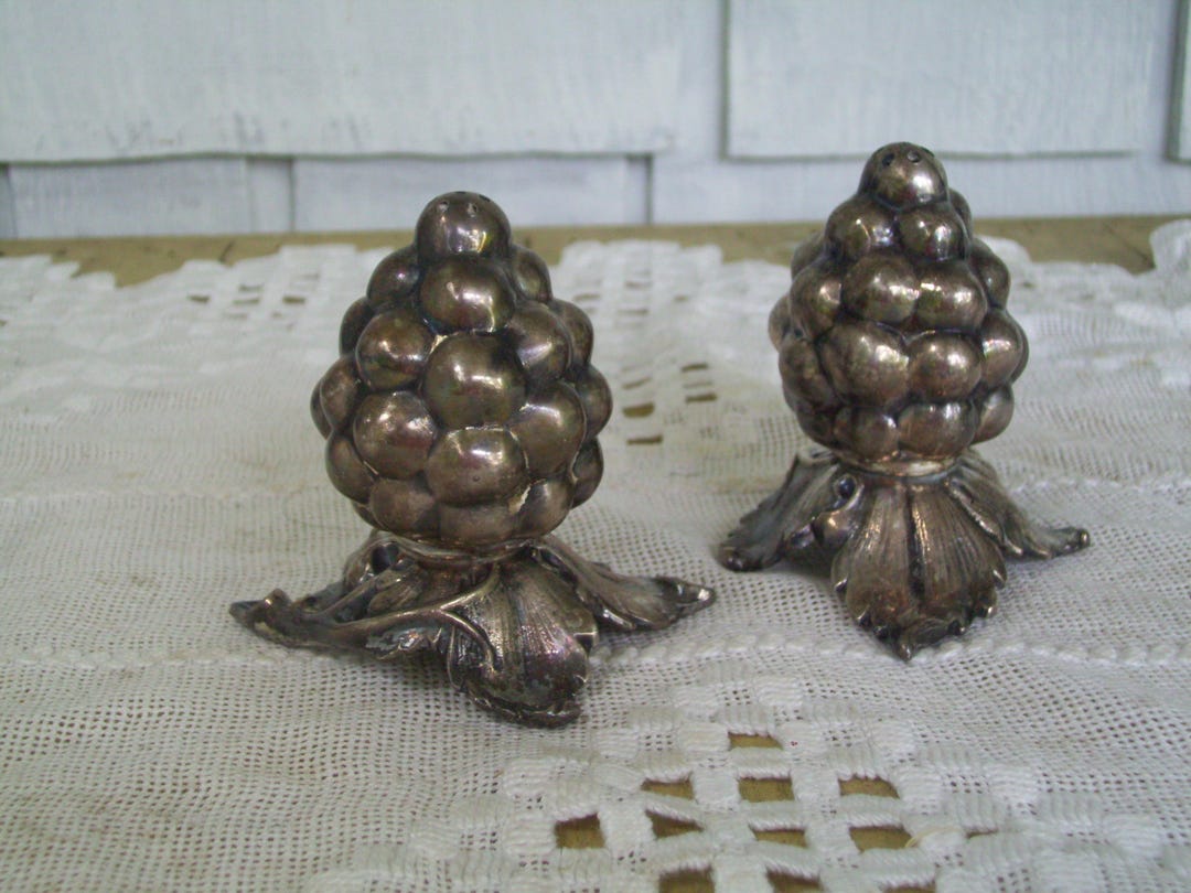 Vintage Metal Grapes Salt and Pepper Set, Made in USA by WB MFG. No ...