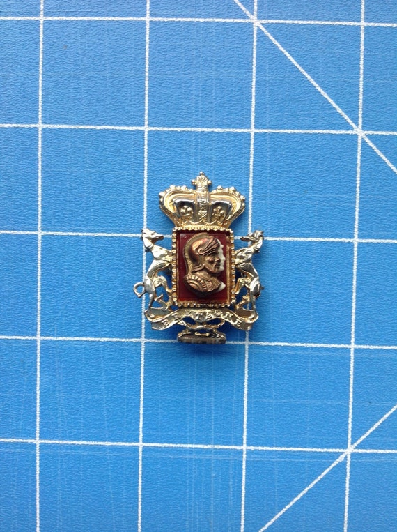 CORO Knight Brooch Pin, Gold Tone, 1 5/8 X 1.25 in, 4… - Gem