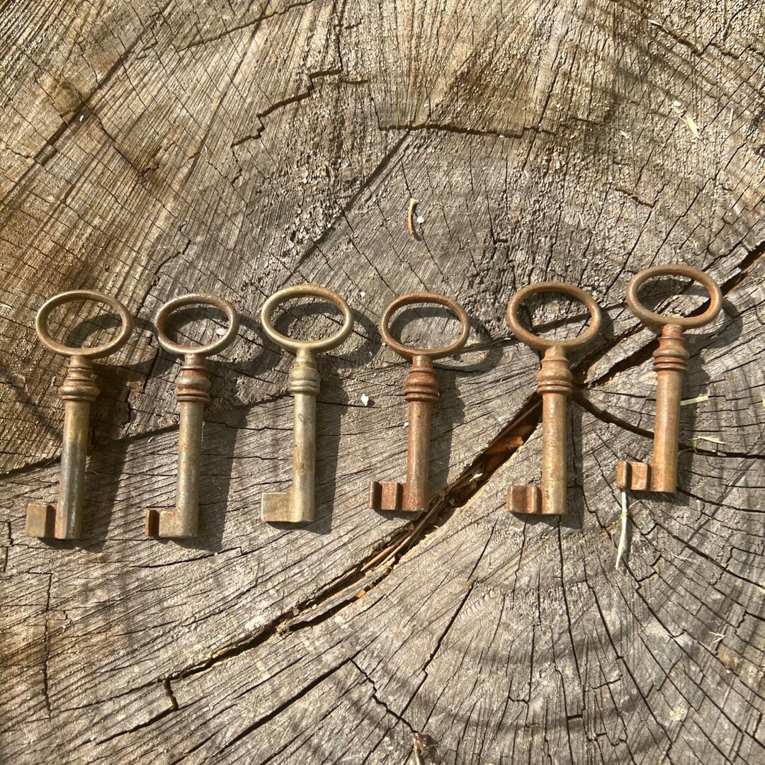Authentic Vintage Skeleton Keys - Etsy