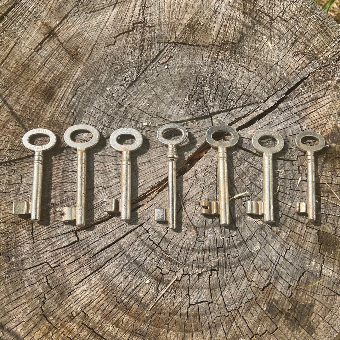 Authentic Vintage Skeleton Keys - Etsy