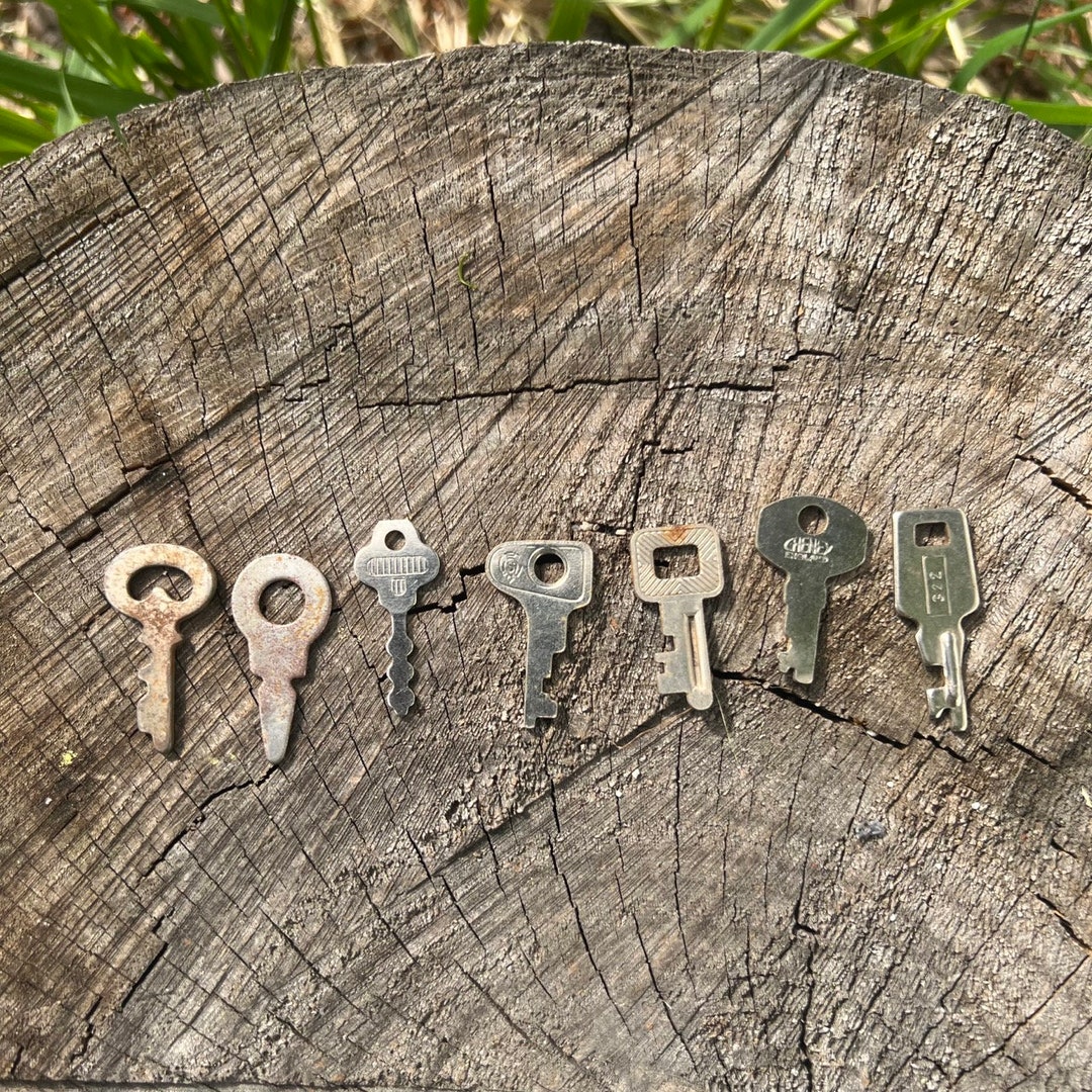 Authentic Vintage Skeleton Keys - Etsy