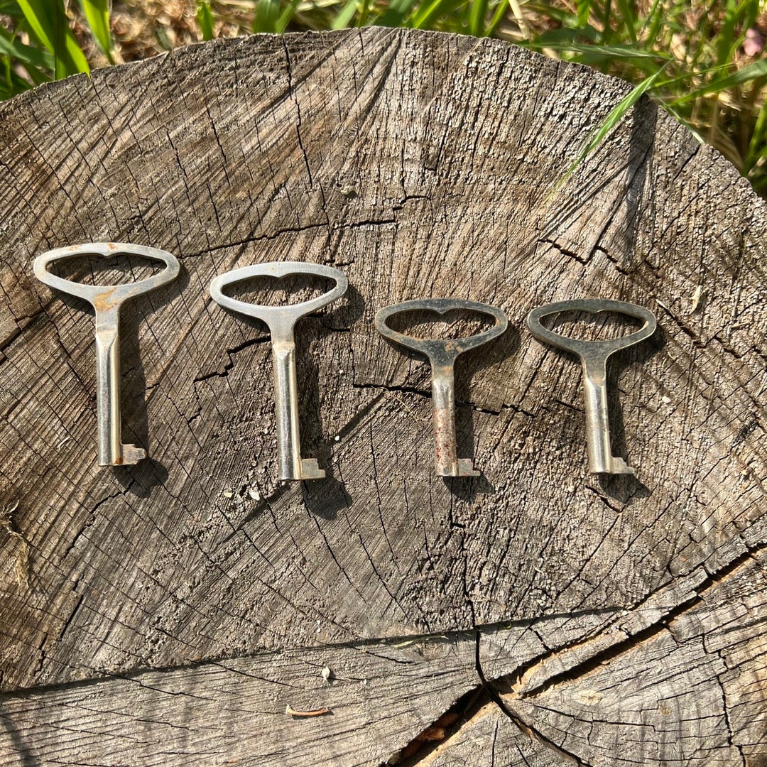 Authentic Vintage Skeleton Keys - Etsy