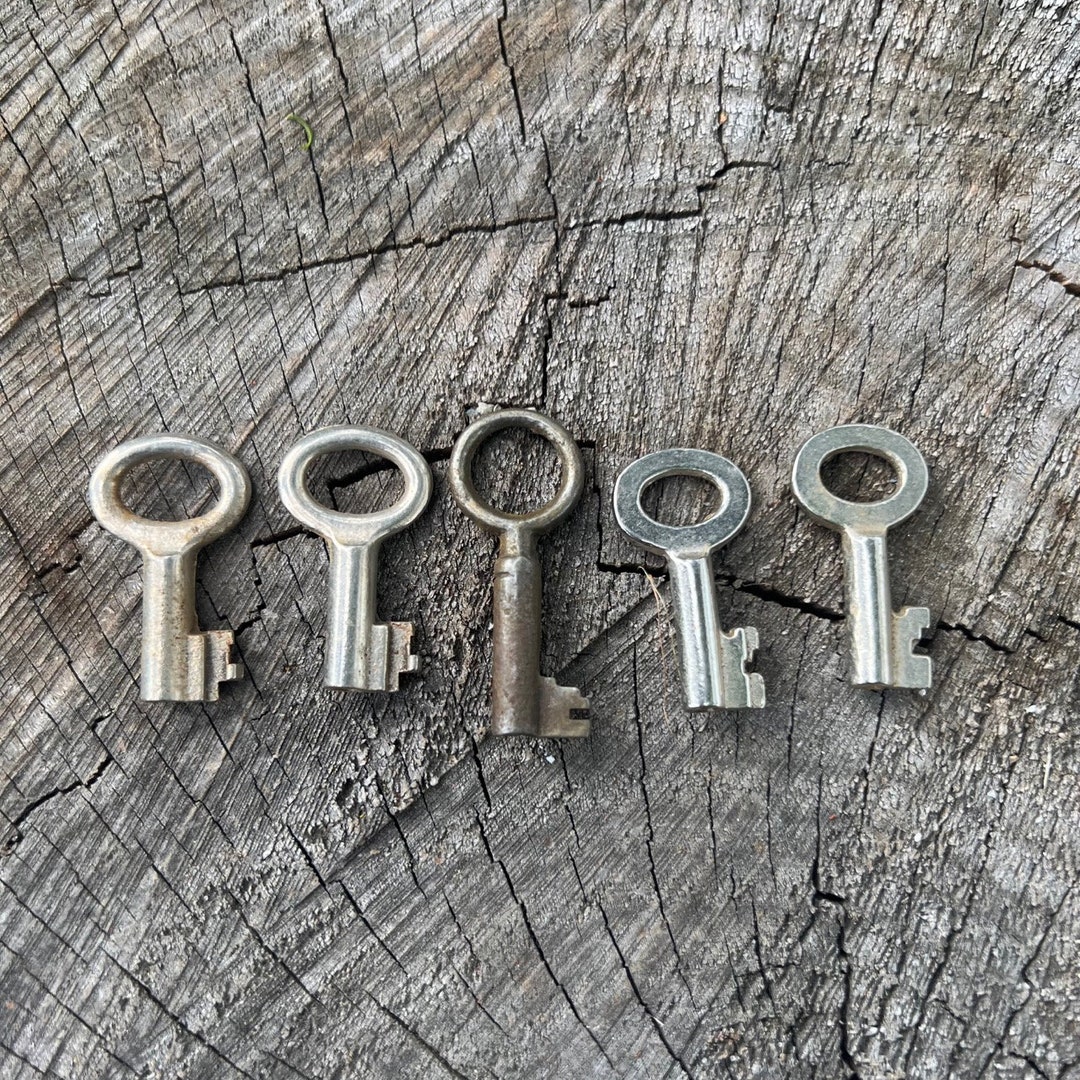 Authentic Vintage Skeleton Keys - Etsy