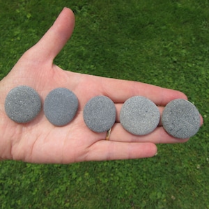 Flat Beach Rocks 25 Rocks. 3/4 Inch to 1 1/4 Inch Round and Oval Mix ...