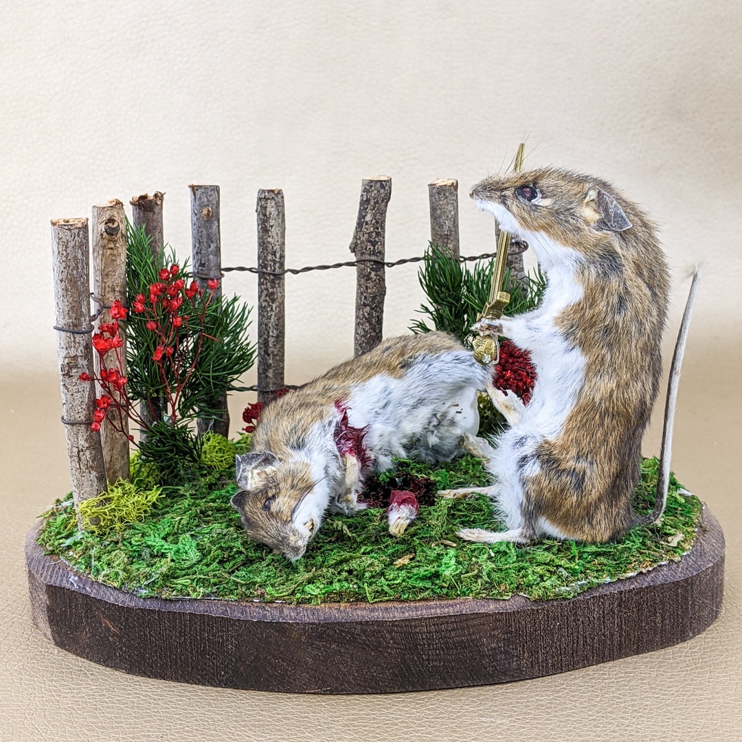 W181b Mouse Duel Battle Fight Scene Sword Bloody Midieval ...