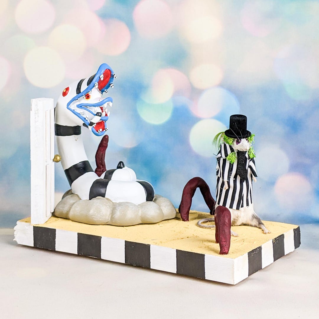 Beetlejuice Sandworm Mouse Standing Display Taxidermy Oddity Curiosity ...