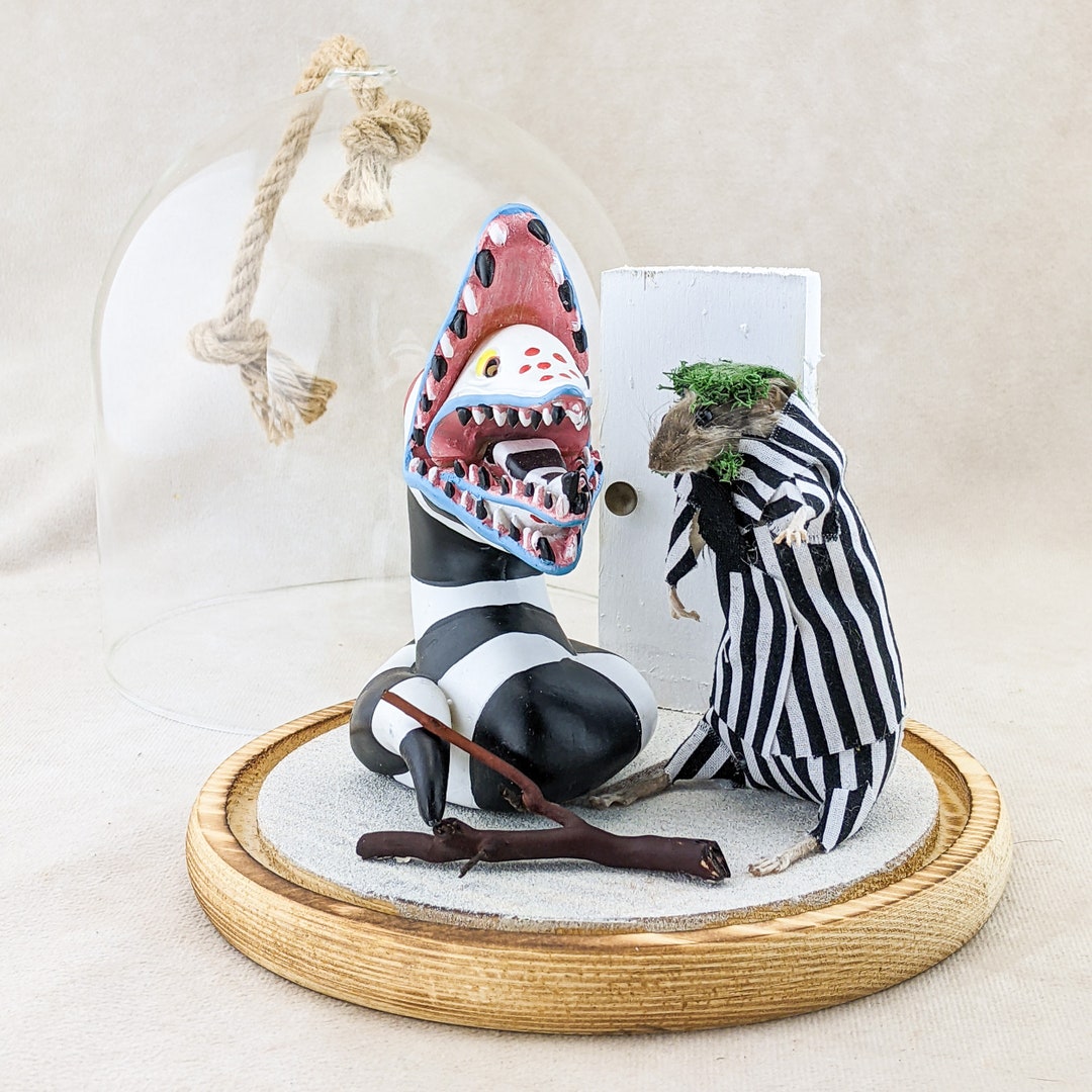 Beetlejuice Sandworm Mouse Glass Dome Display Taxidermy Oddities ...