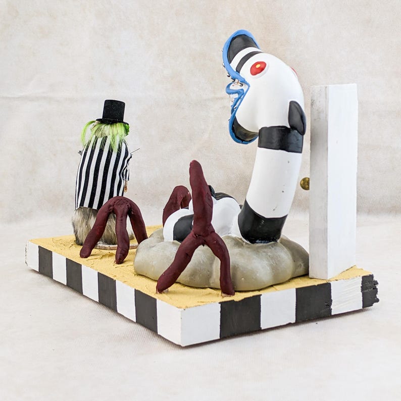 Beetlejuice Sandworm Mouse Standing Display Taxidermy Oddity Curiosity ...