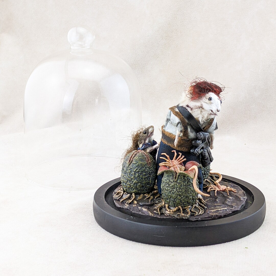 Alien Mouse Dome Ripley & Newt Facehuggers Glass Dome Display Preserved ...