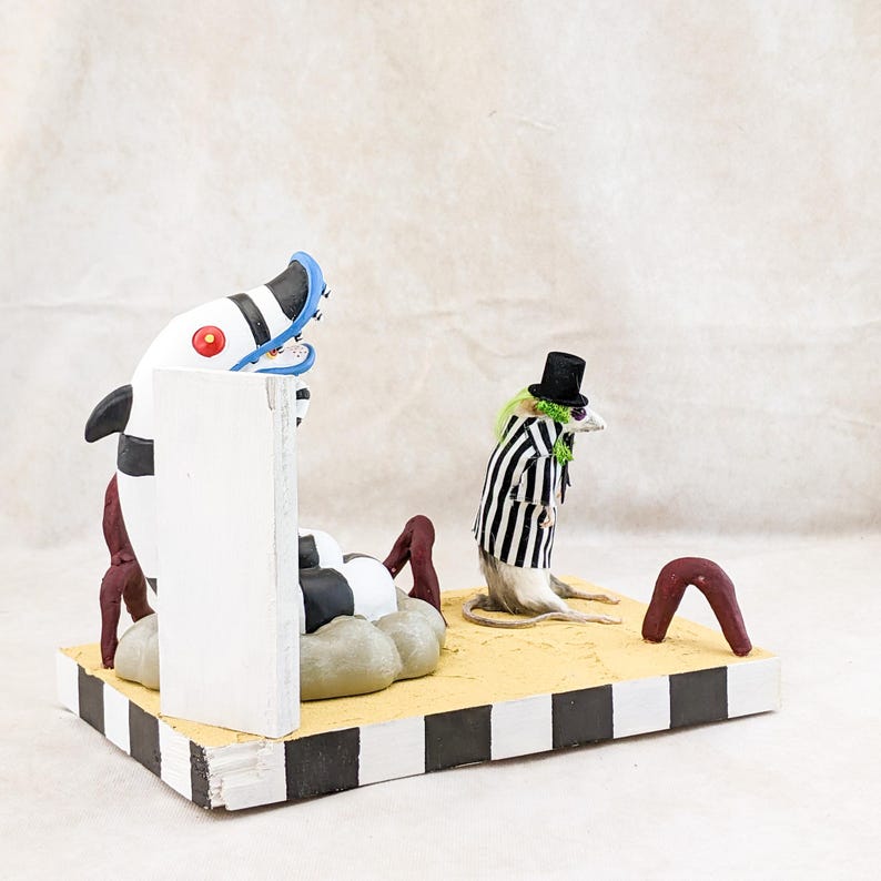 Beetlejuice Sandworm Mouse Standing Display Taxidermy Oddity Curiosity ...