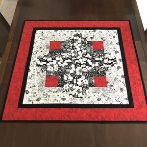 Black White Red Table Topper, 32-1/4" (82cm) Square Quilted Table ...