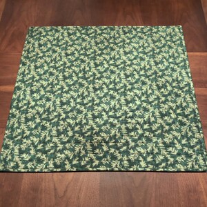 Green and Red Quilted Table Topper, Reversible Christmas Log Cabin Style Table Topper, 26 66cm ...