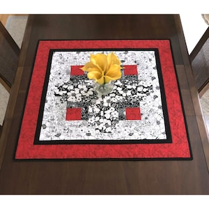 Black White Red Table Topper, 32-1/4" (82cm) Square Quilted Table ...