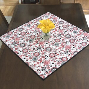 Black White Red Table Topper, 32-1/4 82cm Square Quilted Table Topper ...